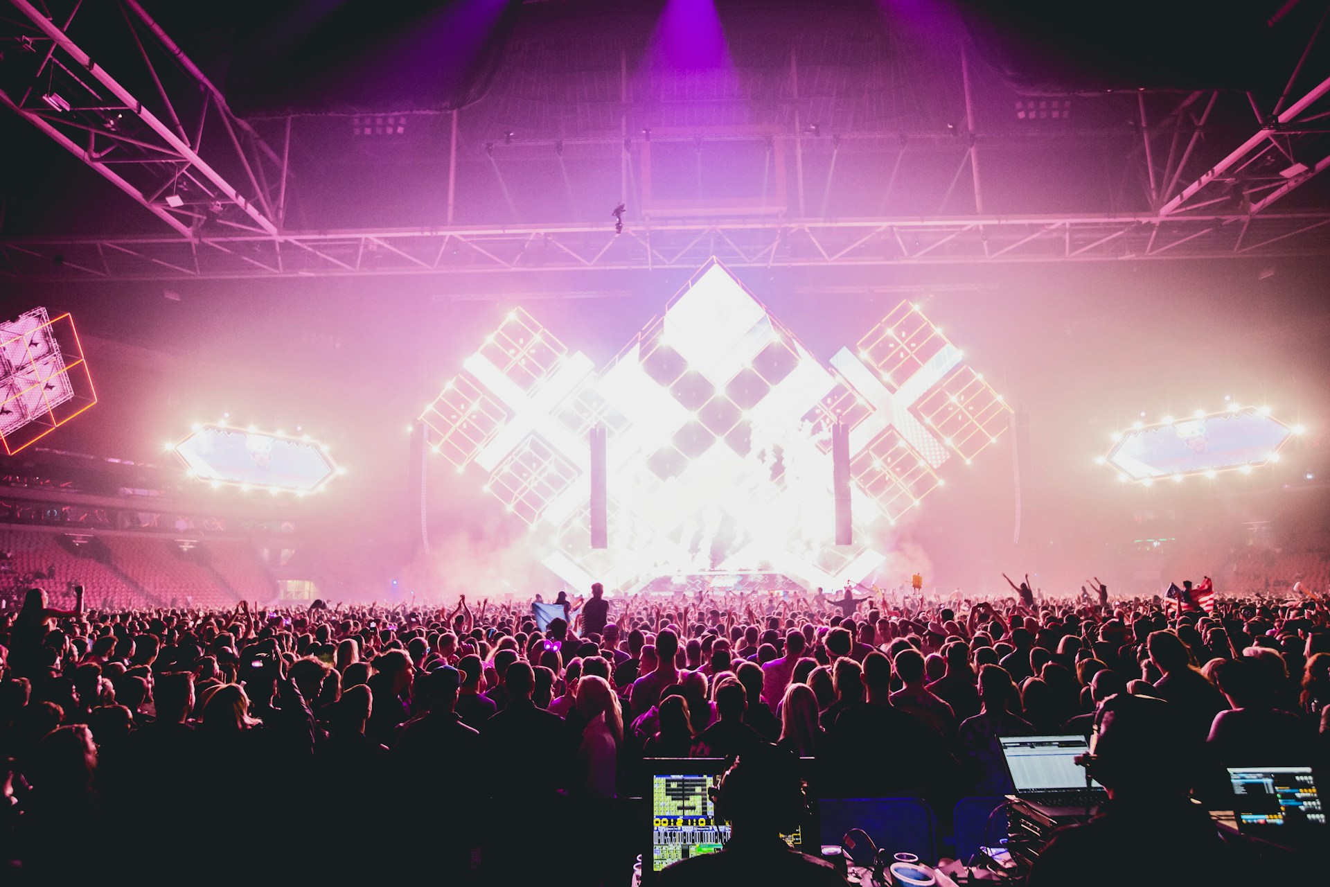 The Best Rave Events in Amsterdam - PartyHostels